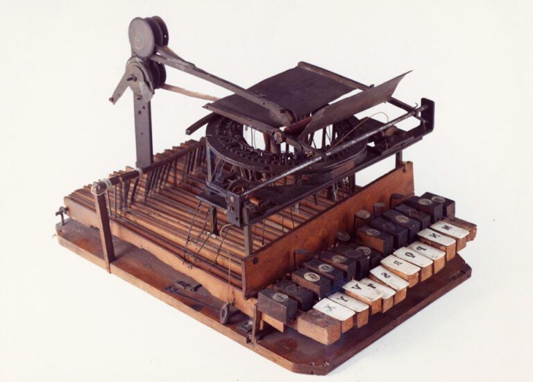 De las máquinas de escribir a los teléfonos móviles: Historia y ...